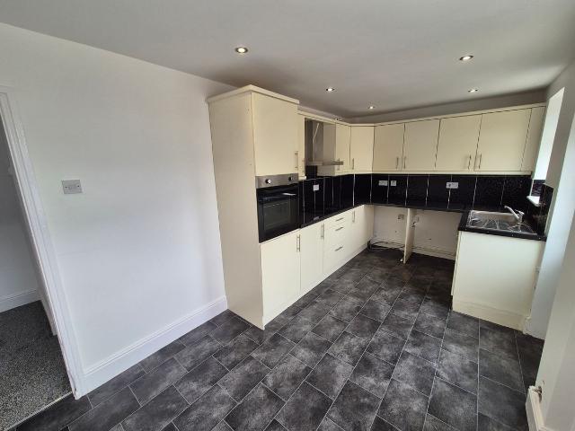Kingsway, Prescot L35, 4 bed terraced house to rent, £1,100 pcm | PrimeLocation
