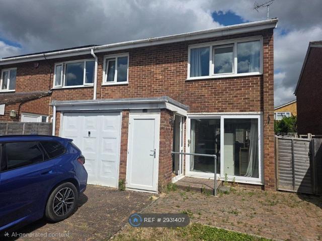 Kingsway, Reading RG4, 3 bed semi detached house to rent, £2,000 pcm | PrimeLocation