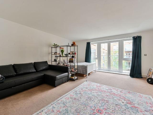 Kingsway Square, Battersea, London SW11, Studio to rent, £2,100 pcm | PrimeLocation