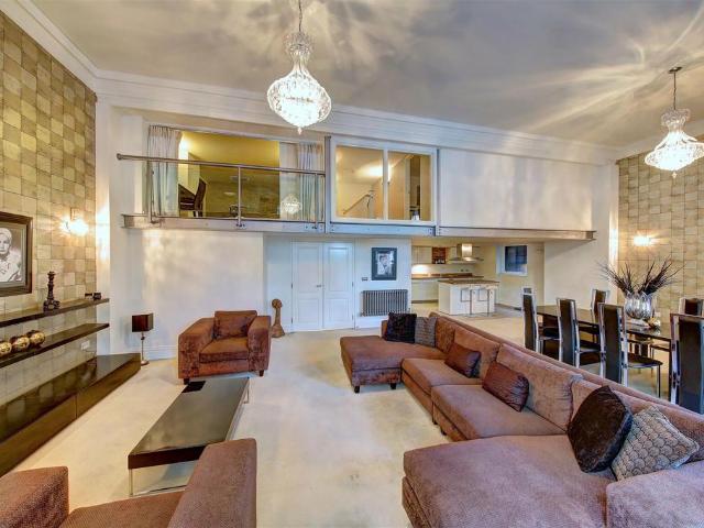Kingsway Square, London SW11 2 bed flat to rent £3,250 pcm £750 pw