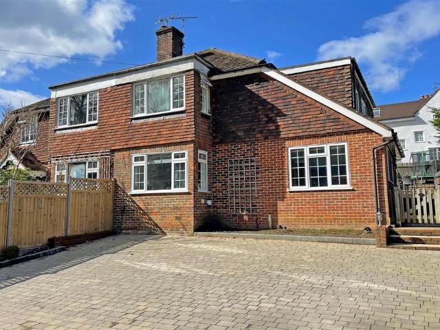 Kingswood 4 bed semi detached house to rent £2,900 pcm £669 pw