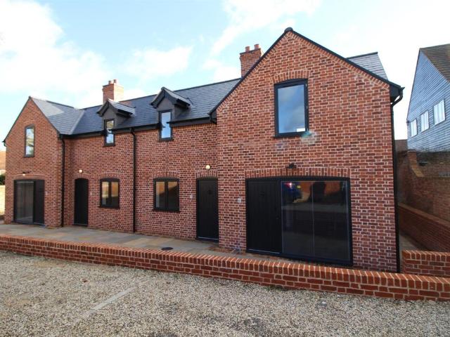 Kingswood Court, Bradford Street, Braintree CM7, 1 bed semi detached house to rent, £975 pcm | PrimeLocation