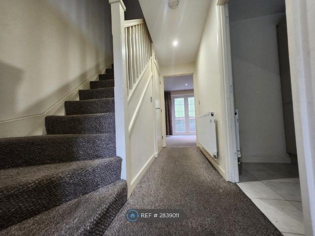 Kingswood Court, Luton LU1, 2 bed end terrace house to rent, £1,250 pcm | PrimeLocation
