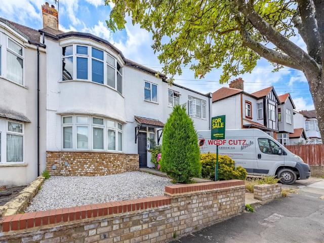 Kingswood Chase, Leigh On Sea SS9, 2 bed flat to rent, £1,350 pcm | PrimeLocation