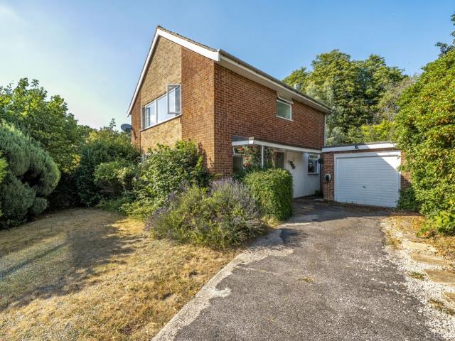 Kingswood Close, Guildford, Surrey GU1, 4 bed detached house to rent, £2,600 pcm | PrimeLocation