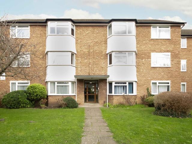 Kingswood Close, Surbiton KT6, 2 bed flat to rent, £1,995 pcm | PrimeLocation