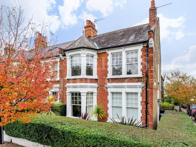 Kingswood Avenue, Queens Park