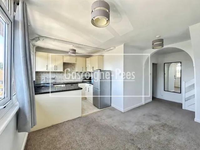 Kingswood House, Slough, SL2