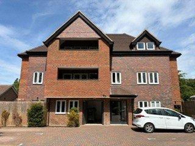 Kingswood Lane, Warlingham, CR6 1 bed apartment to rent £1,450 pcm £335 pw