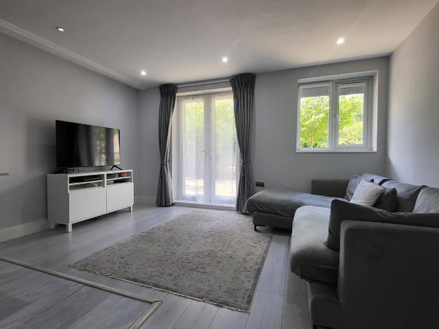 Kingswood Lane CR6, 3 bed flat to rent, £2,450 pcm | PrimeLocation