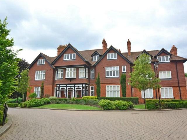 Kingswood Mansions, 15 Newton Park. 3 bed apartment to rent £2,750 pcm £635 pw