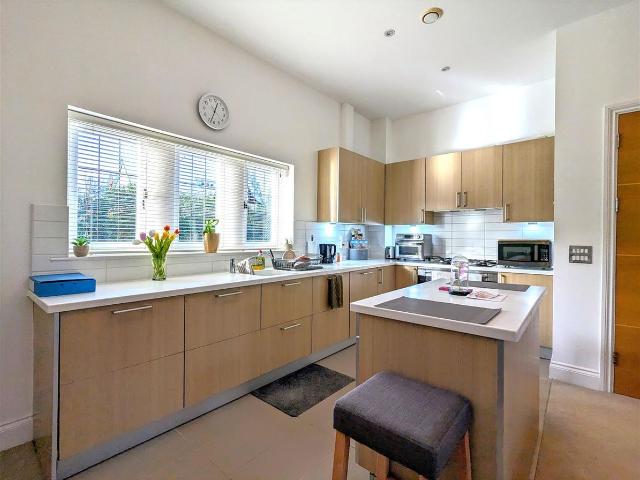 Kingswood Road, Tunbridge Wells TN2, 2 bed flat to rent, £1,750 pcm | PrimeLocation