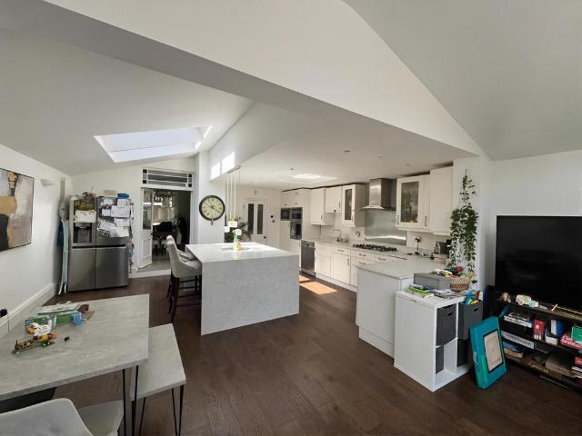 Kingswood Road, Wimbledon, SW19 5 bed terraced house to rent £6,000 pcm £1,385 pw
