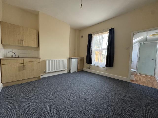 Kingswood Road, Gillingham ME7, Studio to rent, £700 pcm | PrimeLocation
