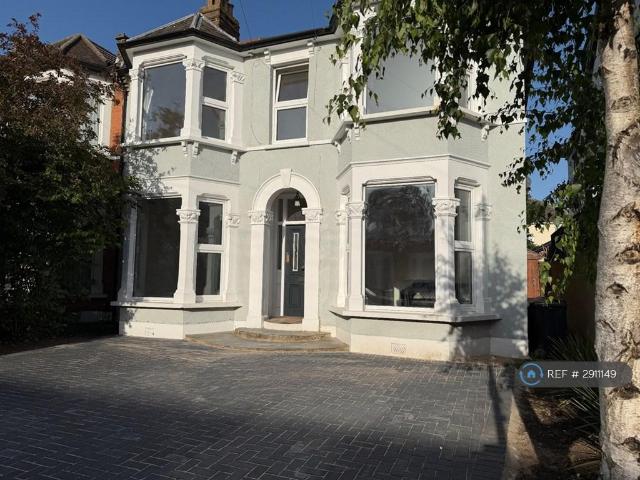 Kingswood Road, Ilford, IG3 5 bed semi detached house to rent £4,200 pcm £969 pw