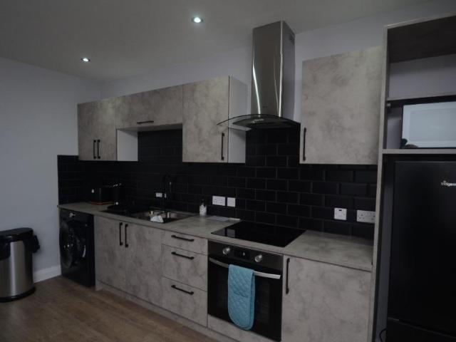 Kingswood Road, Manchester M14 1 bed flat to rent £1,075 pcm £248 pw