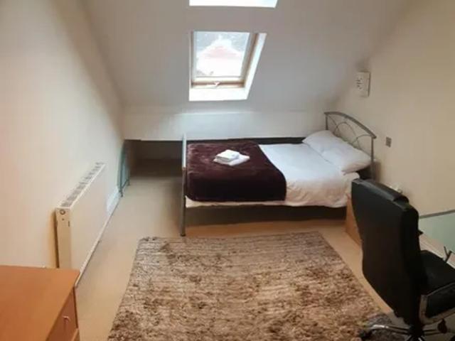 Kingswood Road, Manchester, M19 2LW, United Kingdom | 11 bed house for rent #136034446 | Rentberry