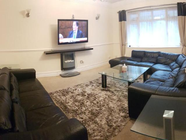 Kingswood Road, Manchester 10 bed semi detached house to rent £5,633 pcm £1,300 pw