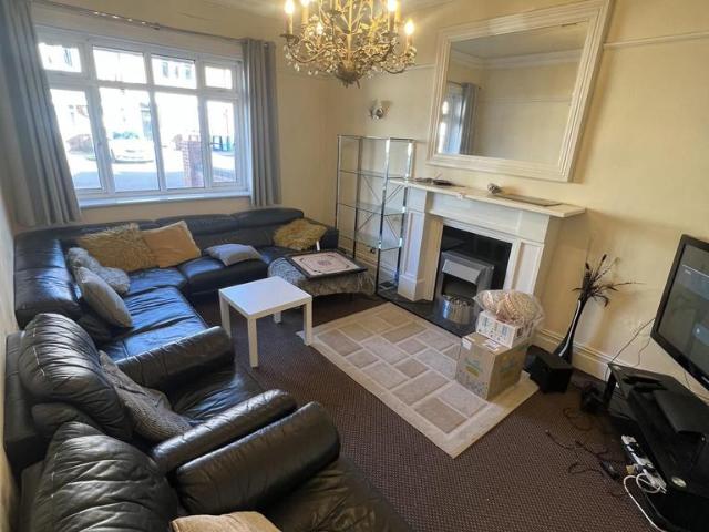 Kingswood Road, Manchester 6 bed semi detached house to rent £3,120 pcm £720 pw