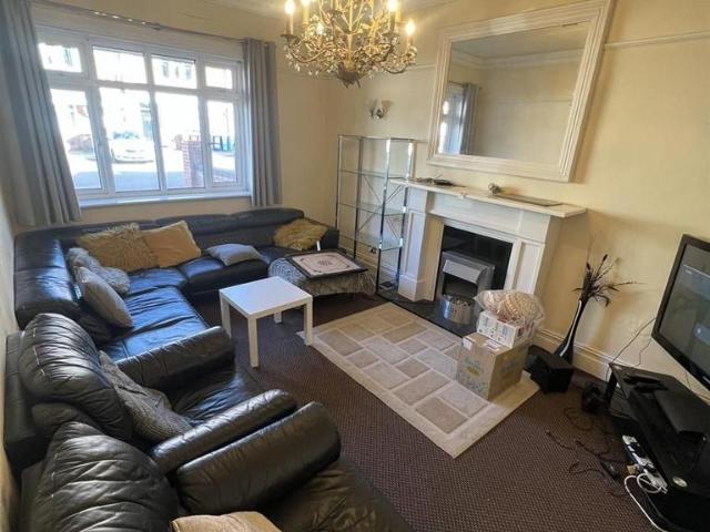 Kingswood Road, Stockport M14 6 bed house to rent £3,120 pcm £720 pw