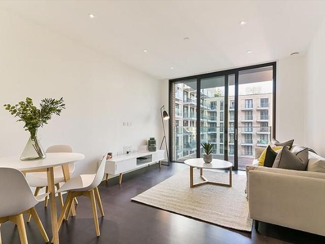 Kingwood House, 1 Chaucer Gardens, Aldgate, London E1, 1 bed flat to rent, £3,450 pcm | PrimeLocation
