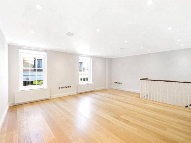 Kinnerton Street, London, SW1X 3 bed terraced house to rent £11,000 pcm £2,538 pw