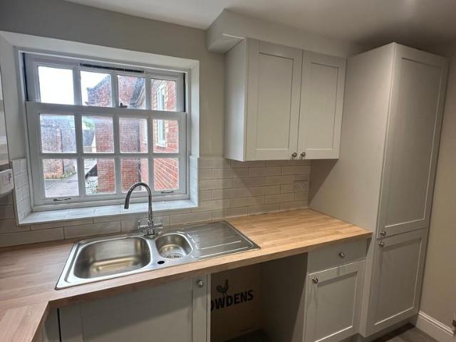 Kinnings Row, Tonbridge TN9 2 bed apartment to rent £1,450 pcm £335 pw