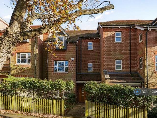 Kinsale Close, Barnet, London, NW7 5 bed terraced house to rent £3,900 pcm £900 pw