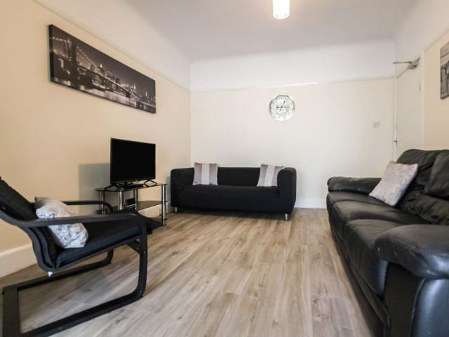 Kinson Road, Bournemouth, BH10