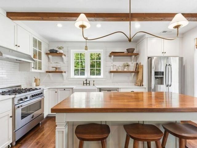 Kinsley Ln, Mendon, Home For Sale