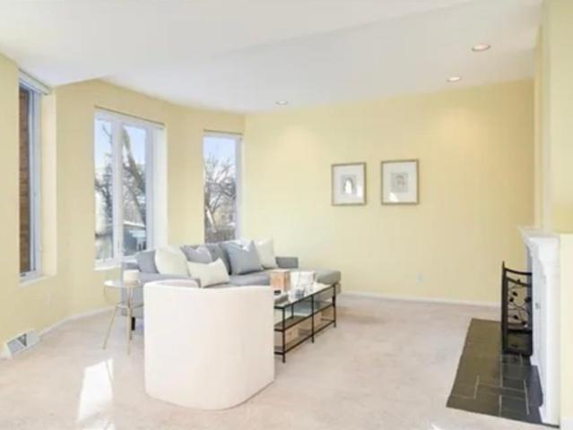 Kiana I is offering a Room For Rent in Summit Hill, Minneapolis in June 2026 $0.00