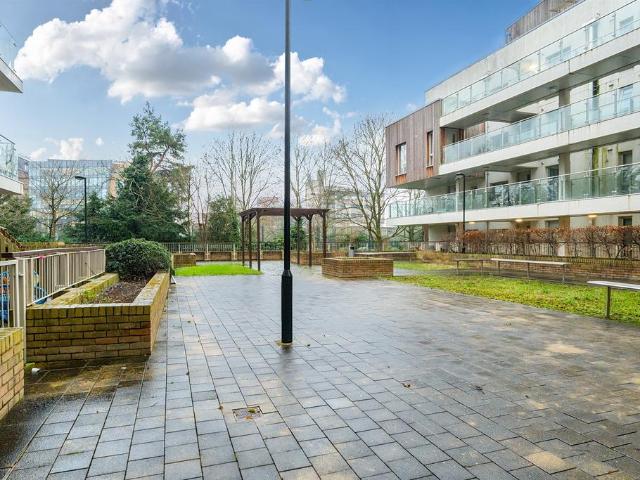 Kidwells Close, MAIDENHEAD 2 bed apartment to rent £1,600 pcm £369 pw