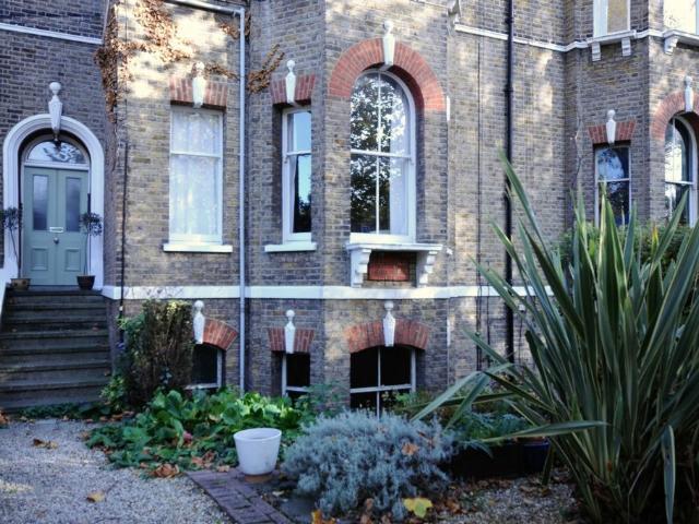 Kidbrooke Grove, Blackheath SE3, 1 bed flat to rent, £1,600 pcm | PrimeLocation
