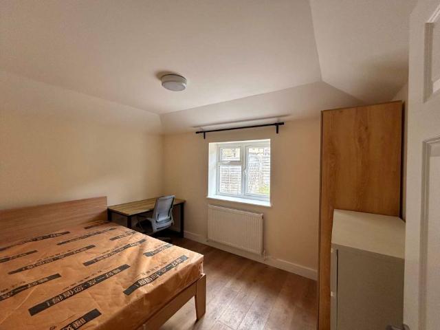 Kidbrooke Meadowside Room 6