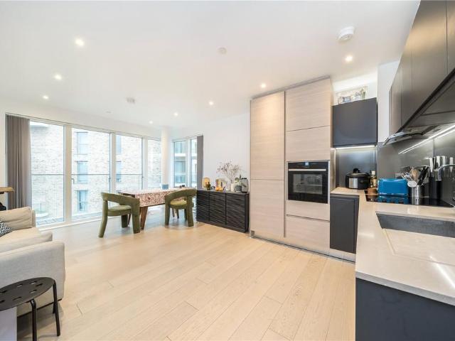 Kidbrooke Park Road, Kidbrooke. 1 bed apartment to rent £1,900 pcm £438 pw