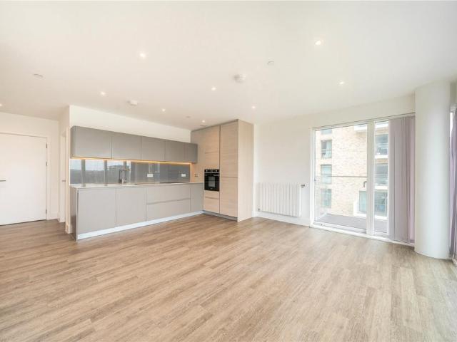 Kidbrooke Park Road, Kidbrooke. 2 bed apartment to rent £2,350 pcm £542 pw