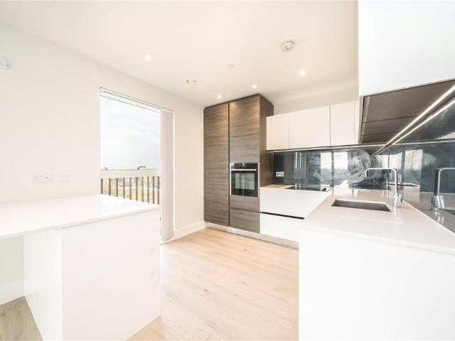 Kidbrooke Park Road, Kidbrooke. 2 bed apartment to rent £2,500 pcm £577 pw