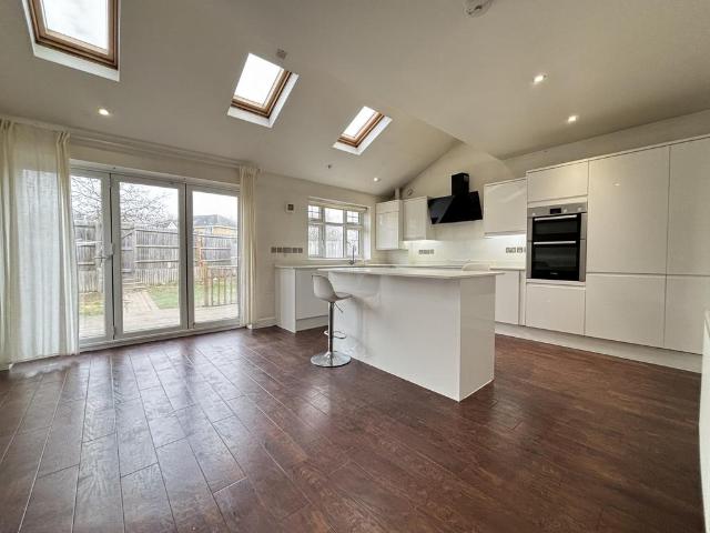 Kidbrooke Park Road, Kidbrooke, SE3 3 bed house to rent £2,950 pcm £681 pw