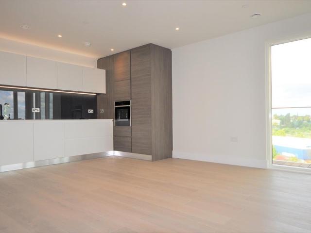 Kidbrooke Park Road, London, SE3 2 bed apartment to rent £2,300 pcm £531 pw