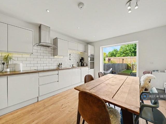 Kidbrooke Park Road, London, SE3 4 bed semi detached house to rent £3,500 pcm £808 pw
