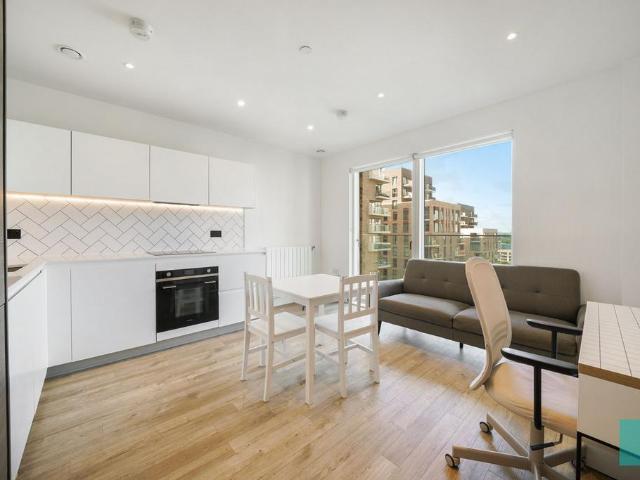 Kidbrooke Village, London, SE3 Studio to rent £1,720 pcm £397 pw