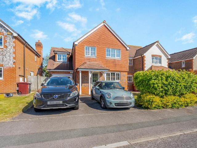 Kidd Road, Chichester, PO19 4 bed house to rent £2,250 pcm £519 pw