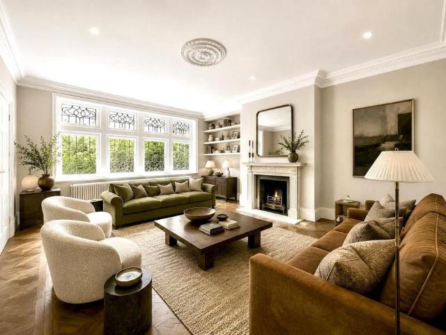 Kidderpore Gardens, London, NW3 3 bed apartment to rent £8,667 pcm £2,000 pw