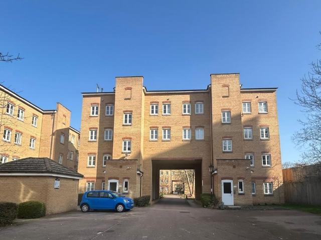 Kidman Close, Gidea Park, Romford RM2, 1 bed flat to rent, £1,350 pcm | PrimeLocation