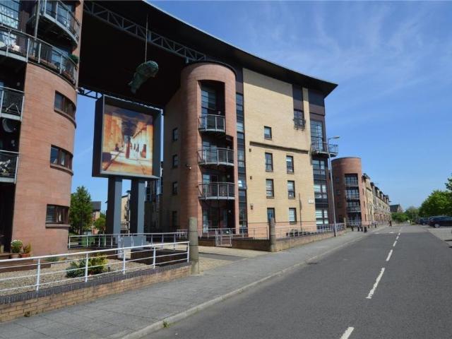Kidston Terrace, New Gorbals. 3 bed flat to rent £1,295 pcm £299 pw