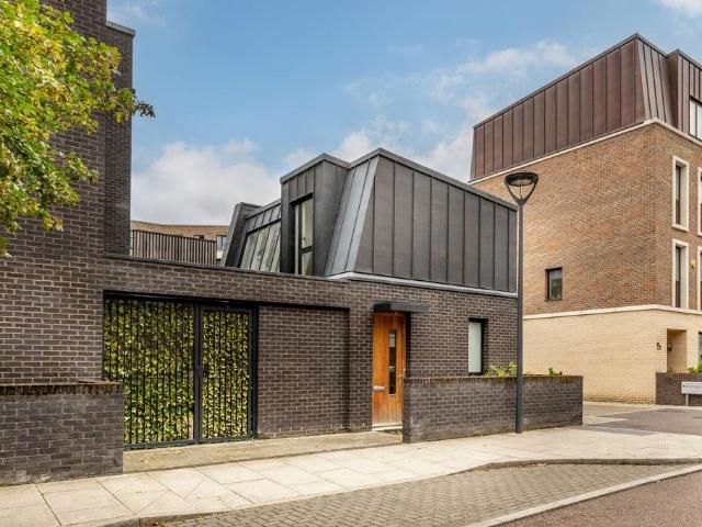 Kierin Road, Stratford, London, E20 4 bed semi detached house to rent £6,000 pcm £1,385 pw
