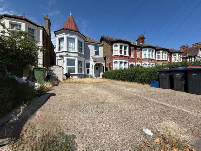 Kilworth Avenue, Southend On Sea SS1, 2 bed flat to rent, £1,250 pcm | PrimeLocation