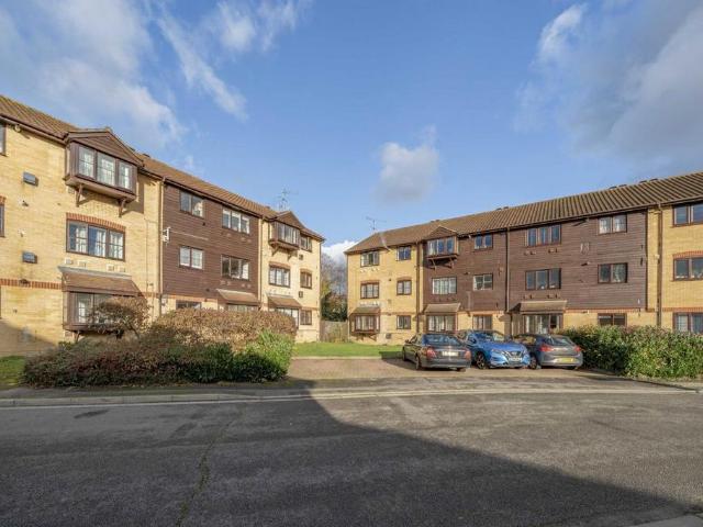 Kilberry Close, Isleworth TW7 Studio to rent £1,150 pcm £265 pw