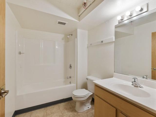 Kilbourn Terrace 2 Bedroom Apartment for Rent at 2125 W Kilbourn Ave, Milwaukee, WI 53233 Avenues West