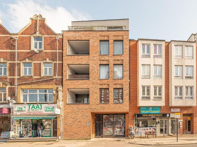 Kilburn High Road, Kilburn, London, NW6 1 bed flat to rent £2,102 pcm £485 pw